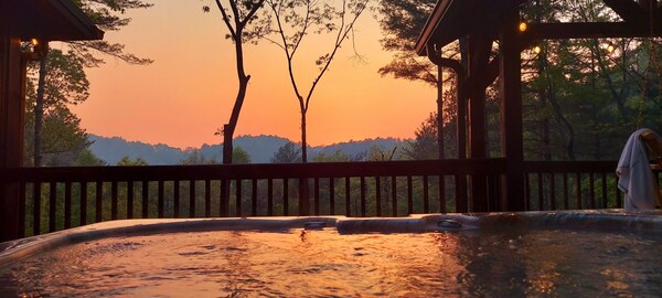 Sunset On The Ridge Cabin With Outdoor Fireplace - Ellijay, GA