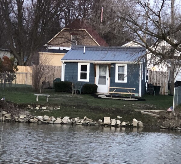 Tiny Cottage On The  River - Lake Erie, PA
