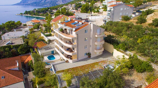 Two Bedroom Apartment With Terrace And Sea View Brela, Makarska (A-20066-a) - Brela