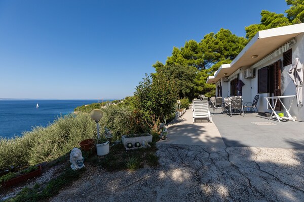 Appartement D'une Chambre Avec La Terrasse Et La Vue Sur Le Mer Stanici, Omis (A-20107-a) - Omiš