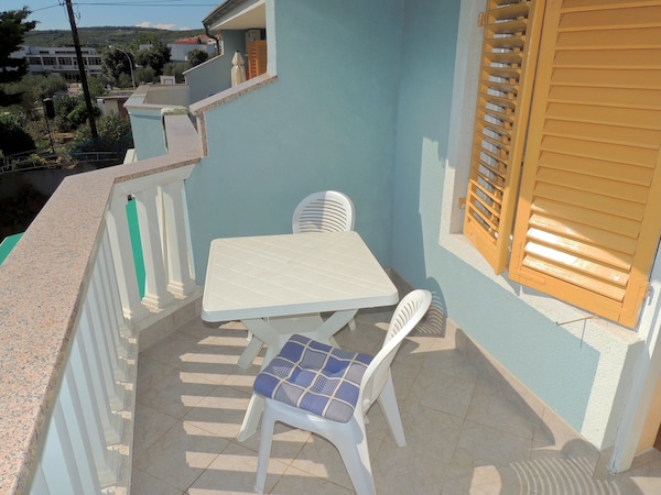 Appartement D'une Chambre Avec Le Balcon Et La Vue Sur Le Mer Krk (A-20357-a) - Krk