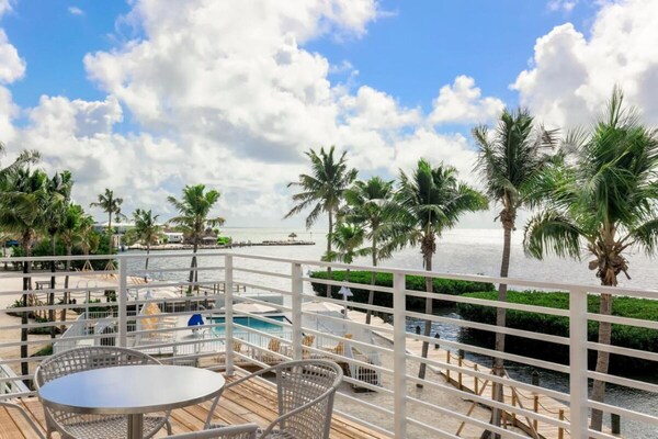 Relax And Unwind Near Robbie's Of Islamorada! Free Parking & Breakfast, Pool! - Islamorada, FL