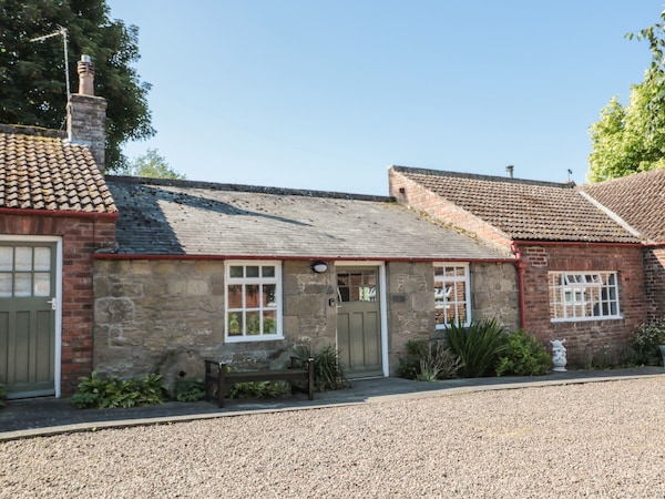 Bakers Cottage, Pet Friendly, With A Garden In Cornhill-on-tweed - Northumberland