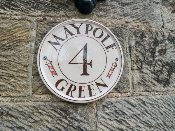 4 Maypole Green, Pet Friendly In Fylingthorpe - Yorkshire