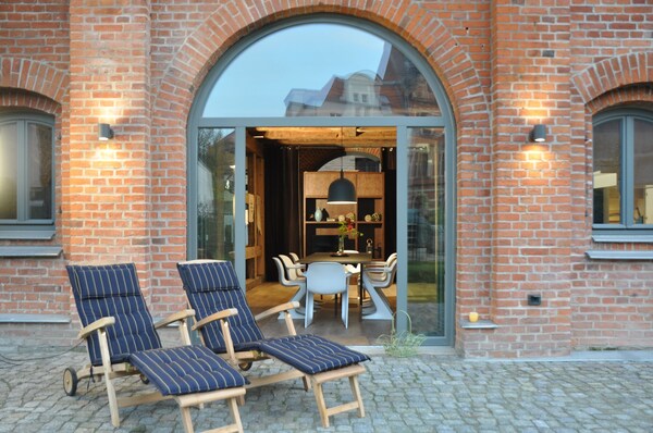 Ferienhaus-feeling Im Herzen Der Altstadt - 180 M2 üBer 2 Etagen, 3 Sz, Kamin - Stralsund