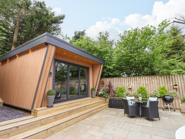 The Nest, Romantic, With A Garden In Prestatyn - Prestatyn