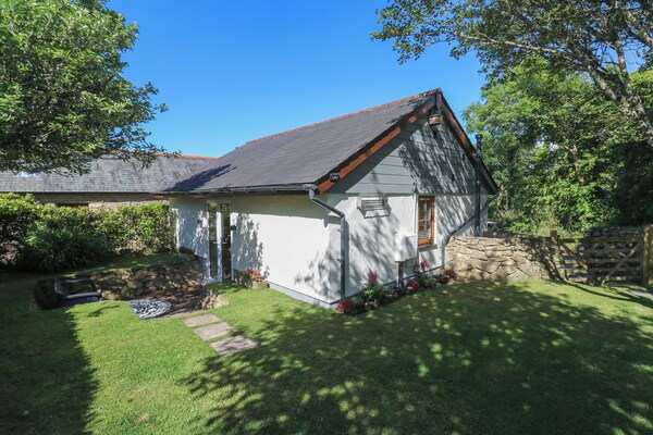 Tregonning Lodge, Pet Friendly, With A Garden In Rosudgeon - Hayle