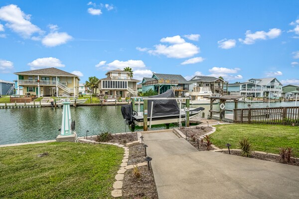 Bearfoot Bungalow | Cozy Bayfront Beauty Near Area Fun! - Aransas Pass, TX