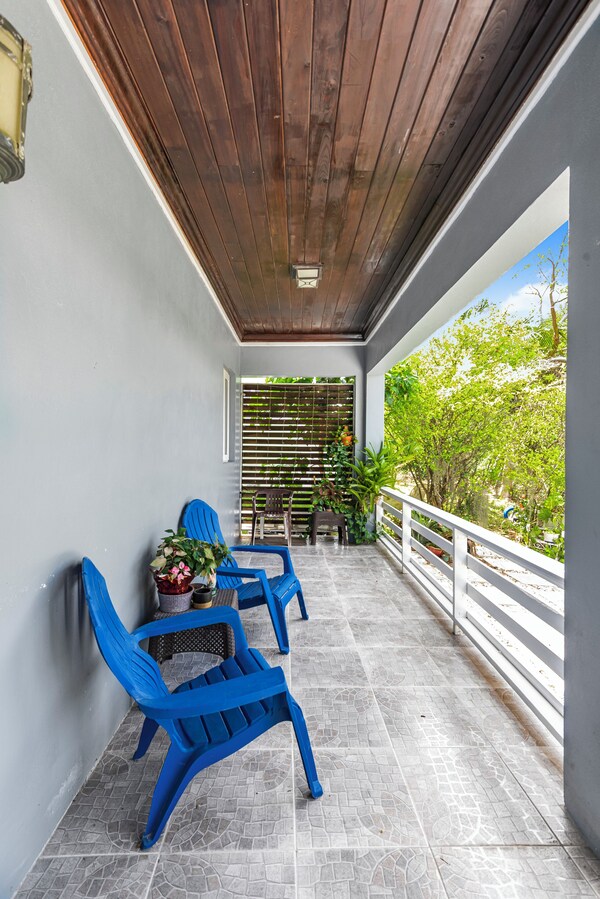 5min Walk From Beach | Spacious Home In Nassau - Nassau