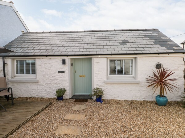 Star Cottage, Pet Friendly, Character Holiday Cottage In Kilgetty - Amroth