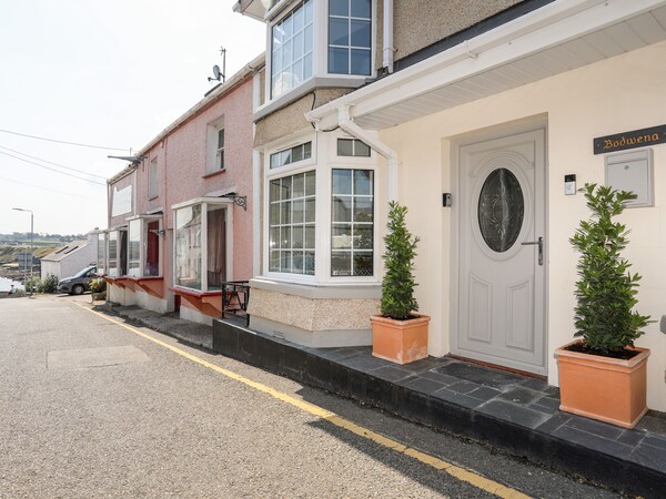 Bodwena, Pet Friendly, Country Holiday Cottage In Moelfre - Benllech