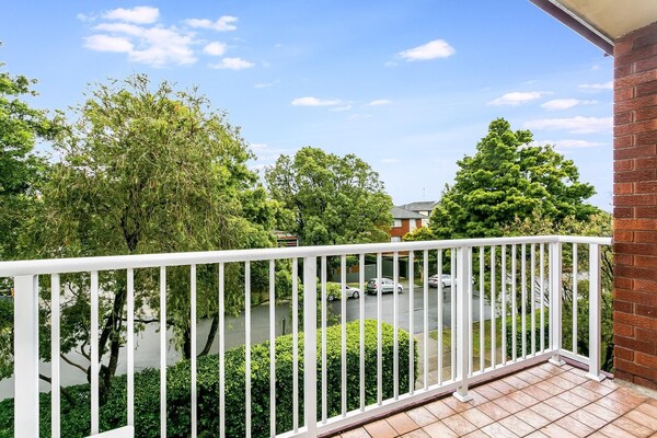 Mosman - Punch- Punch Street - Sunny Top-floor 2br With Balcony, Leafy Views Garage Near Balmoral Beach - North Sydney