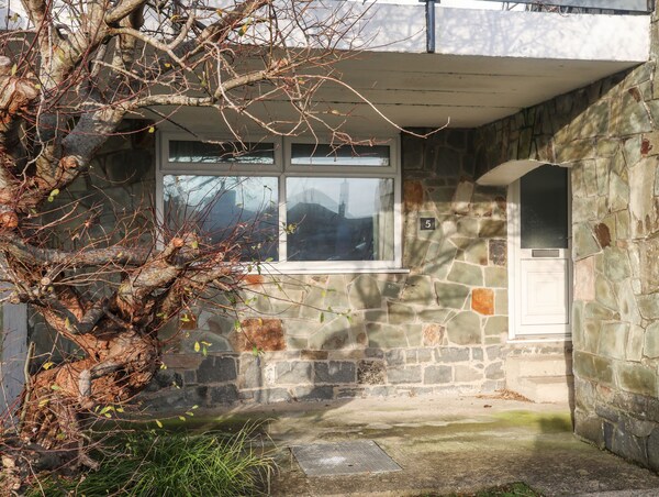5 Ger Y Nant, Pet Friendly, Country Holiday Cottage In Llanbedrog - Pwllheli