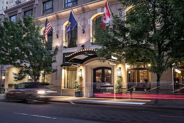 Your Portland Retreat At Dossier Hotel! Pets Are Welcome! W/ Parking Onsite! - Portland