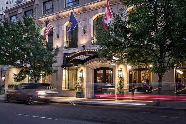 Comfortable Unit At Dossier Steps To Pioneer Courthouse Square! Pets Allowed! - Portland, OR