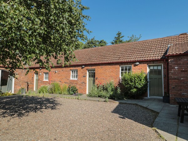Cheviot View, Pet Friendly, With A Garden In Cornhill-on-tweed - Northumberland