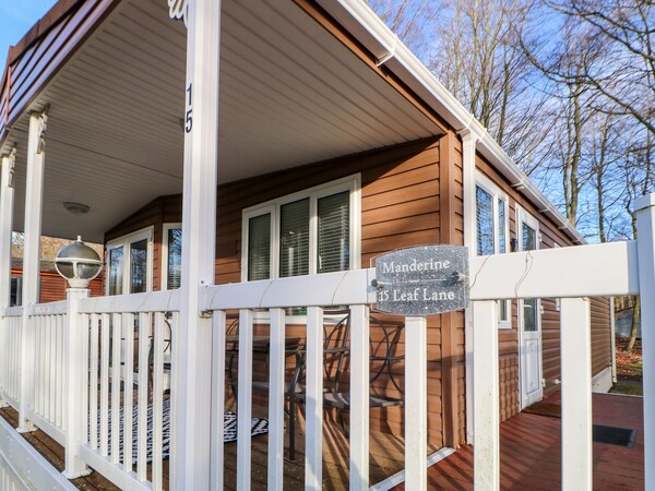 Manderine Lodge, Pet Friendly, Character Holiday Cottage In Felton - Scotland
