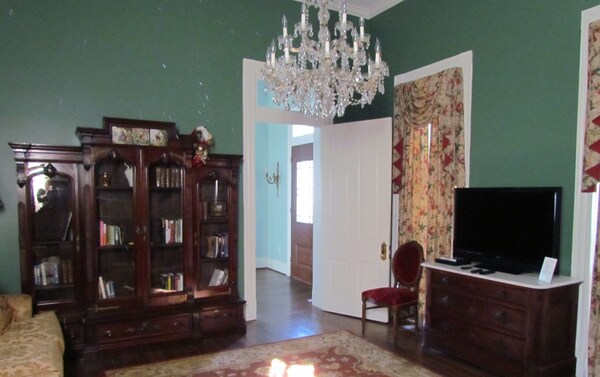 Library Suite - Elite Suite - Natchitoches, LA