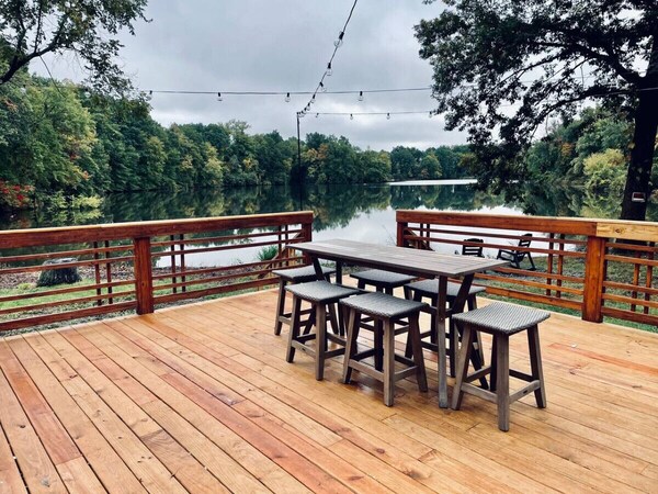 #24 *Serenity* A Lakefront Cottage Retreat - Wesleyan University, Middletown