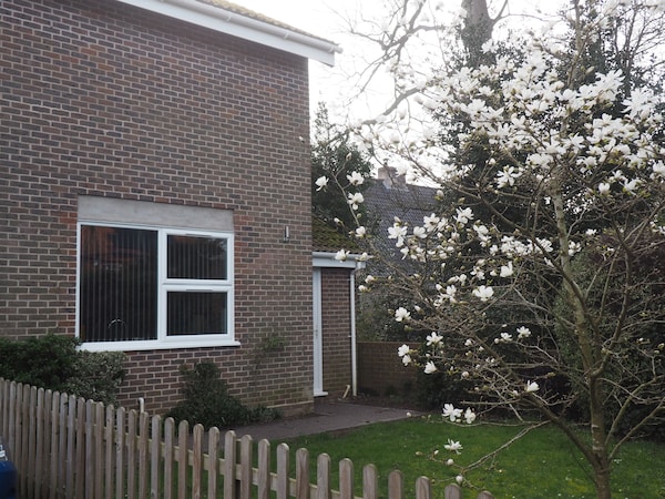 Brundall House, Pet Friendly, With A Garden In Brundall - Wroxham