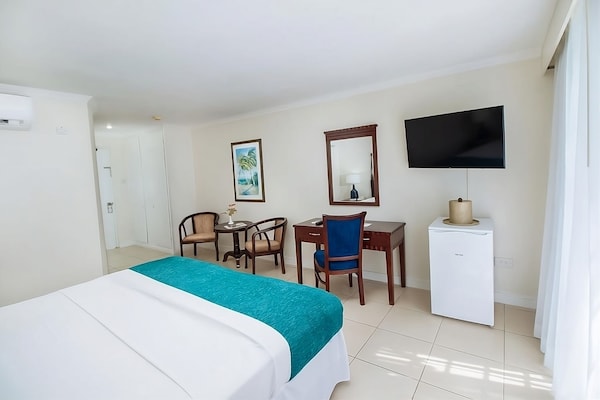 A Stone's Throw Away From Reduit Beach & Rodney Bay Marina! Free Shuttle, Pool! - Santa Lucía