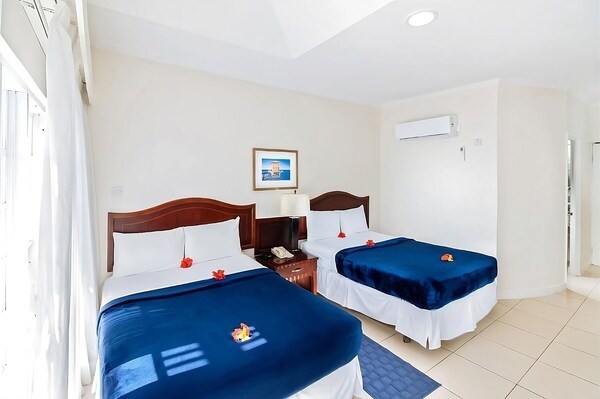 3 Affordable Accommodations W/ Ocean View, Balcony & Free Parking! Outdoor Pool - Saint Lucia