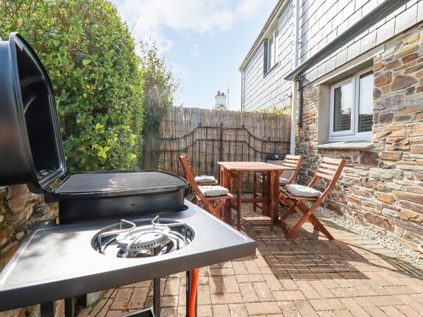 Falcon House, Family Friendly, Character Holiday Cottage In Tintagel - Tintagel