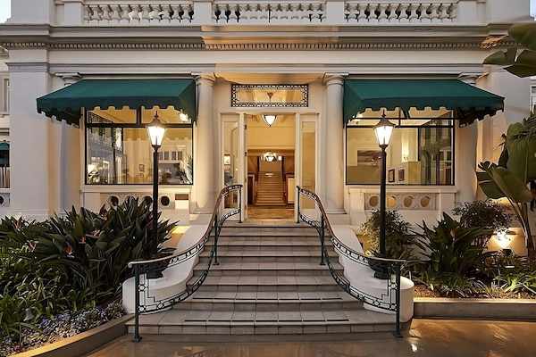 Explore Coronado! Near Horton Grand Theater, On-site Pool, Beach Access! - 코로나도 섬