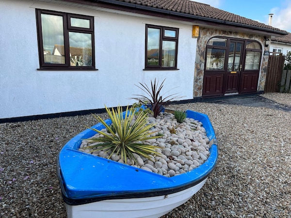 Beachcombers, Pet Friendly, Character Holiday Cottage In St Merryn - Constantine Bay
