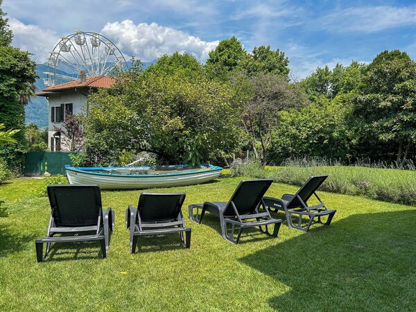Close To The Beach And The Town, Near The Piazza And The Fishing And Yacht Harbo - Lago de Como