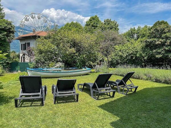 Close To The Beach And The Town, Near The Piazza And The Fishing And Yacht Harbo - Lago de Como