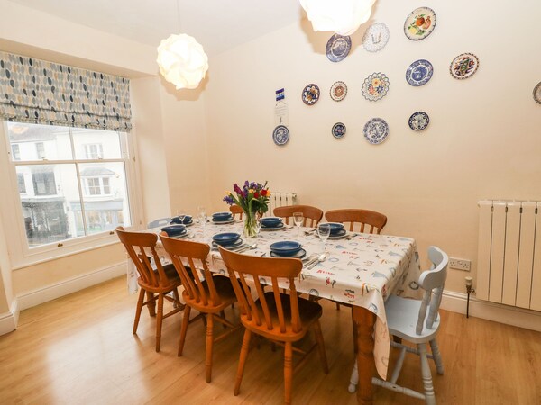 Gower View, Pet Friendly, Character Holiday Cottage In Tenby - Tenby