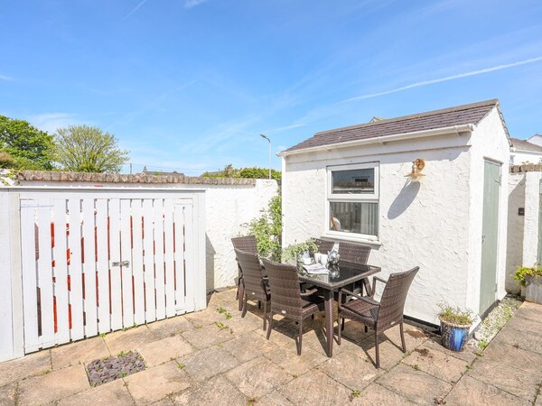 Bryntirion, Pet Friendly, Country Holiday Cottage In Moelfre - Moelfre