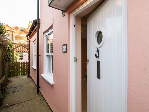Poppy Cottage, Pet Friendly, With A Garden In Southwold - Southwold