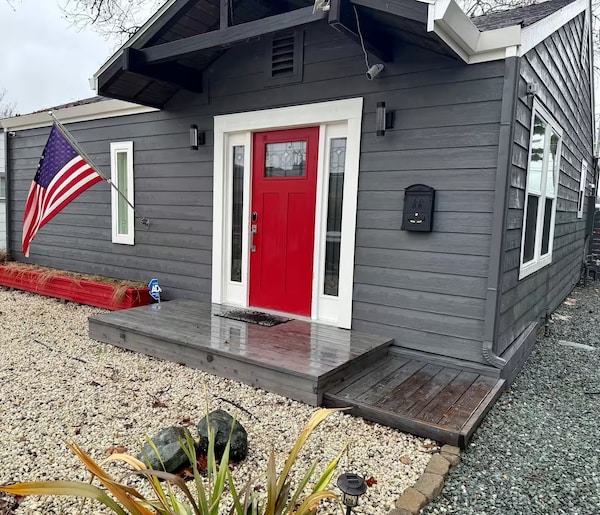 Charming Home, Near Beautiful Park\/tennis Courts! - Roseville, CA