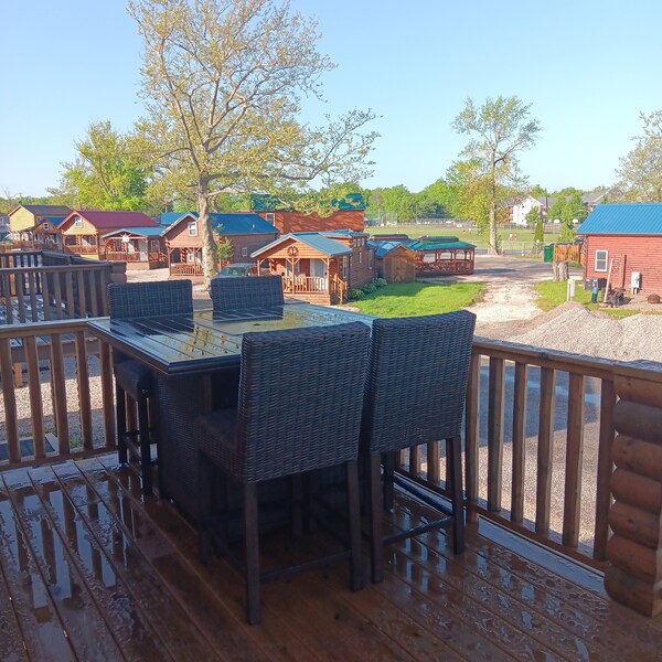 Unplug And Unwind At This Cottage On Lake Erie Bluff - Geneva-on-the-Lake, OH