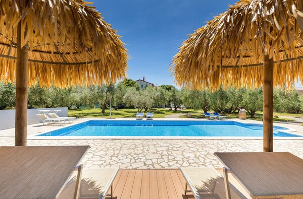 Marceta Apartment 1 - Pool And Big Garden - Pula