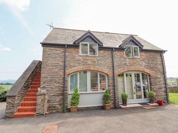 Coach House, Family Friendly, With A Garden In Clawdd-newydd - Ruthin