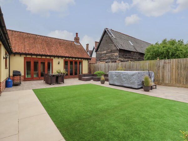 The Stables At Hall Barn, Family Friendly In Walsham-le-willows - Suffolk