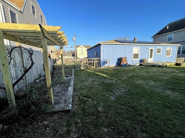 Blue Betty- 3 Bdrm Mid-century Charmer Near Beach - Brigantine Beach, NJ