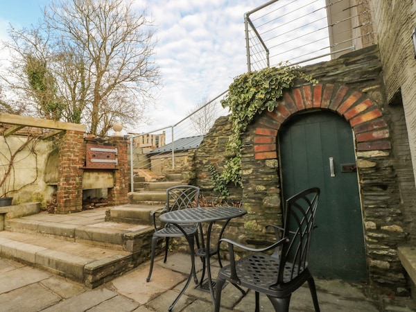 Green Grove Barn, Pet Friendly, With A Garden In Carmarthen - Carmarthen