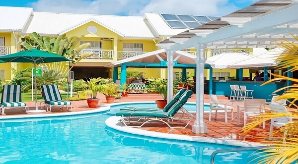 Affordability Meets Comfort! Outdoor Pool, Kitchen, Near Treasure Bay Casino! - Sainte-Lucie