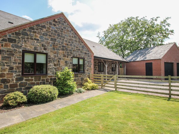 The Marshes, Family Friendly, With A Garden In Guilsfield - Welshpool