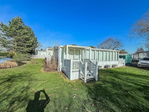 Lovely Caravan With Large Decking At Southview Holiday Park Ref 33108s - Skegness