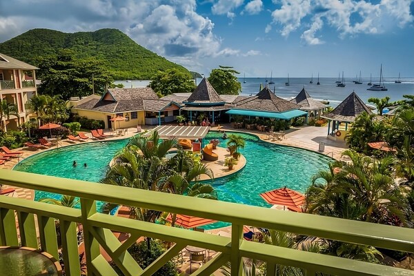 Come Create Memories W/ Fun-filled Adventures At This Paradise! Parking, Pool - Sainte-Lucie