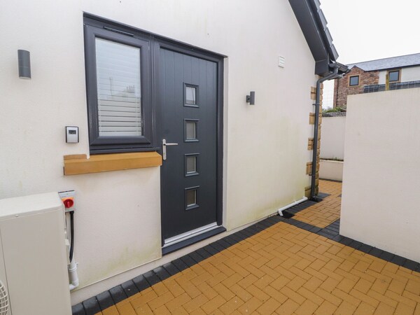 Beckside House, Pet Friendly, With A Garden In Cockermouth - Cockermouth