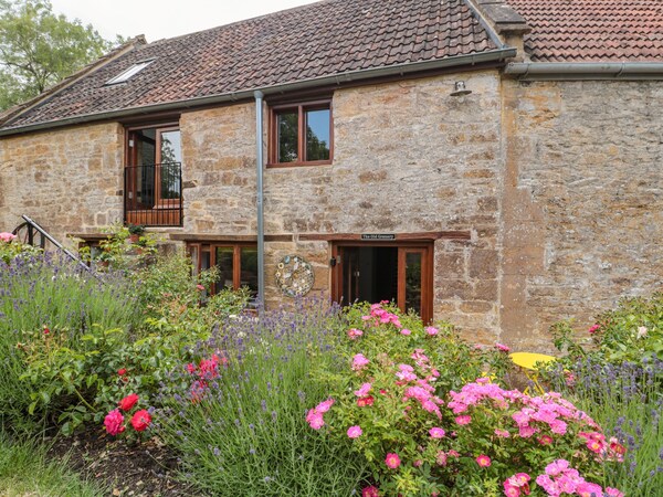 The Old Granary, Family Friendly, With A Garden In Crewkerne - Dorset