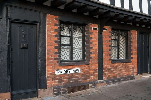 2 Bedroom City Modern Luxury Cottage - Kenilworth, UK