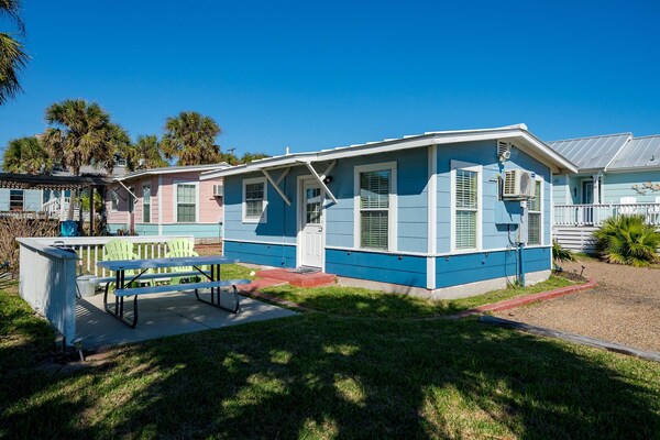Rockport Redfish Cottage | Pet Friendly, Pool! - Rockport, TX
