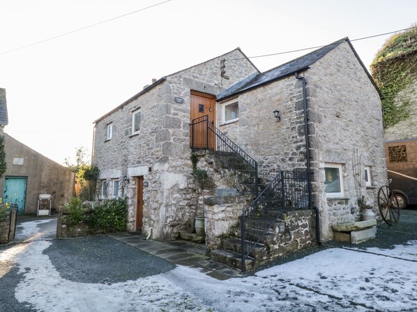 Granary, Pet Friendly, With A Garden In Bardsea - Ulverston
